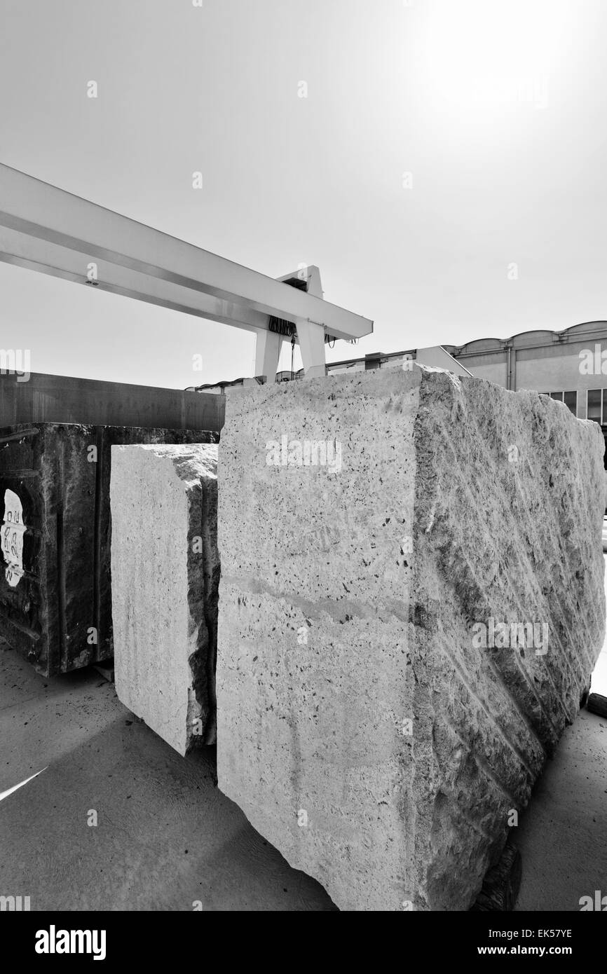 Italy, marble cutting factory - industrial Stock Photo - Alamy