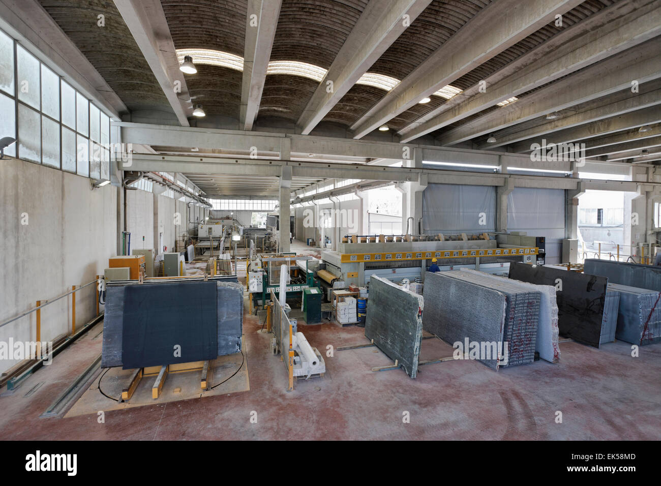 Italy, marble cutting factory - industrial Stock Photo - Alamy