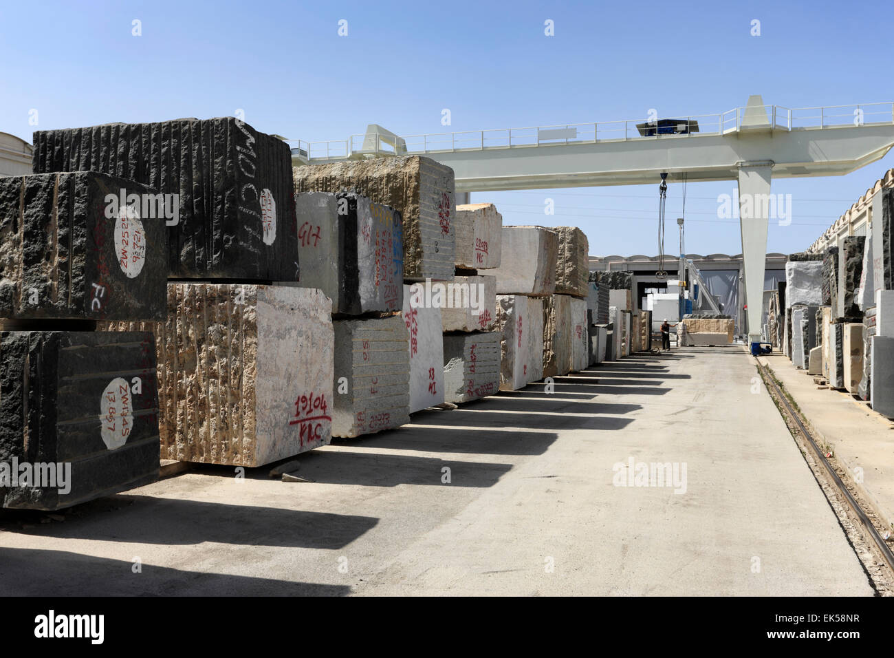 Italy, marble cutting factory - industrial Stock Photo - Alamy