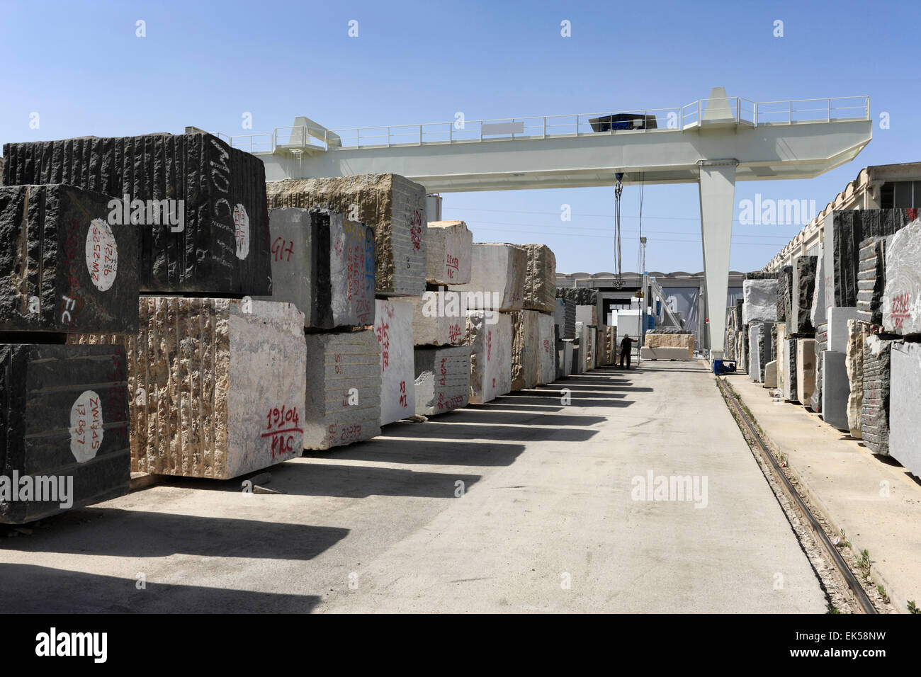 Italy, marble cutting factory - industrial Stock Photo - Alamy