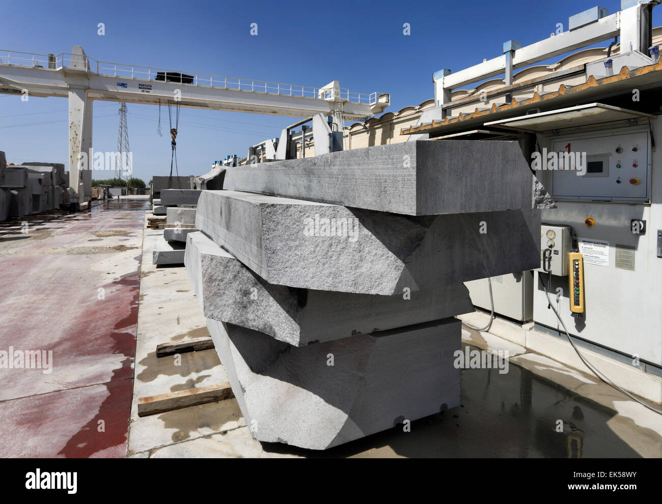 Italy, marble cutting factory - industrial Stock Photo - Alamy