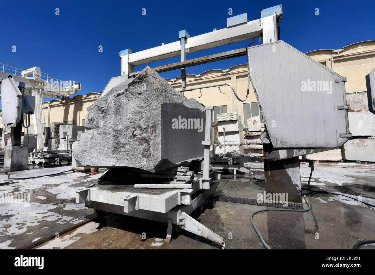 Italy, marble cutting factory - industrial Stock Photo - Alamy