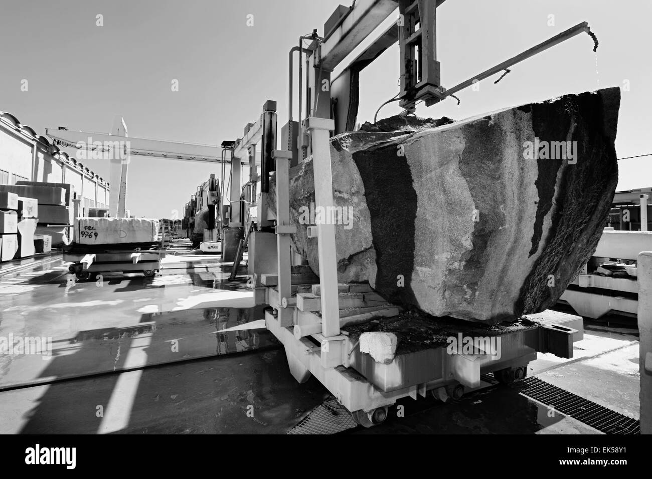 Italy, marble cutting factory - industrial Stock Photo - Alamy