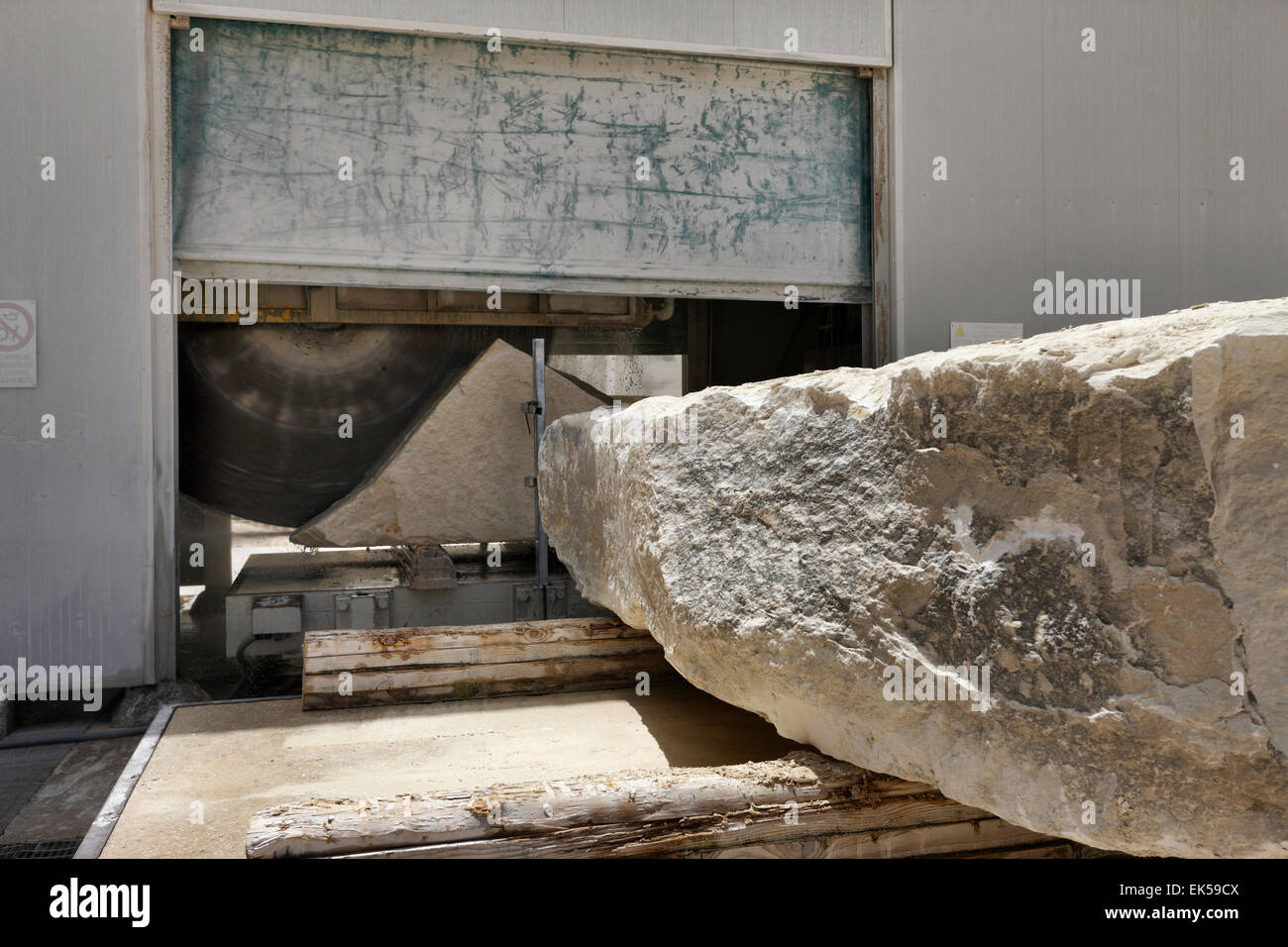 Italy, marble cutting factory - industrial Stock Photo - Alamy
