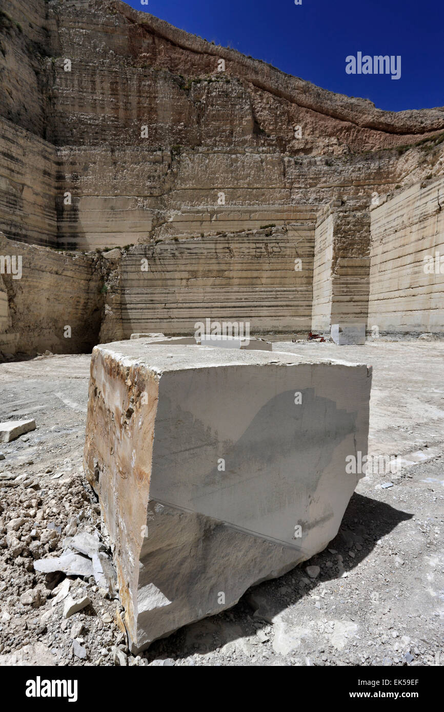 Italy, marble cutting factory, stone-pit - industrial Stock Photo - Alamy