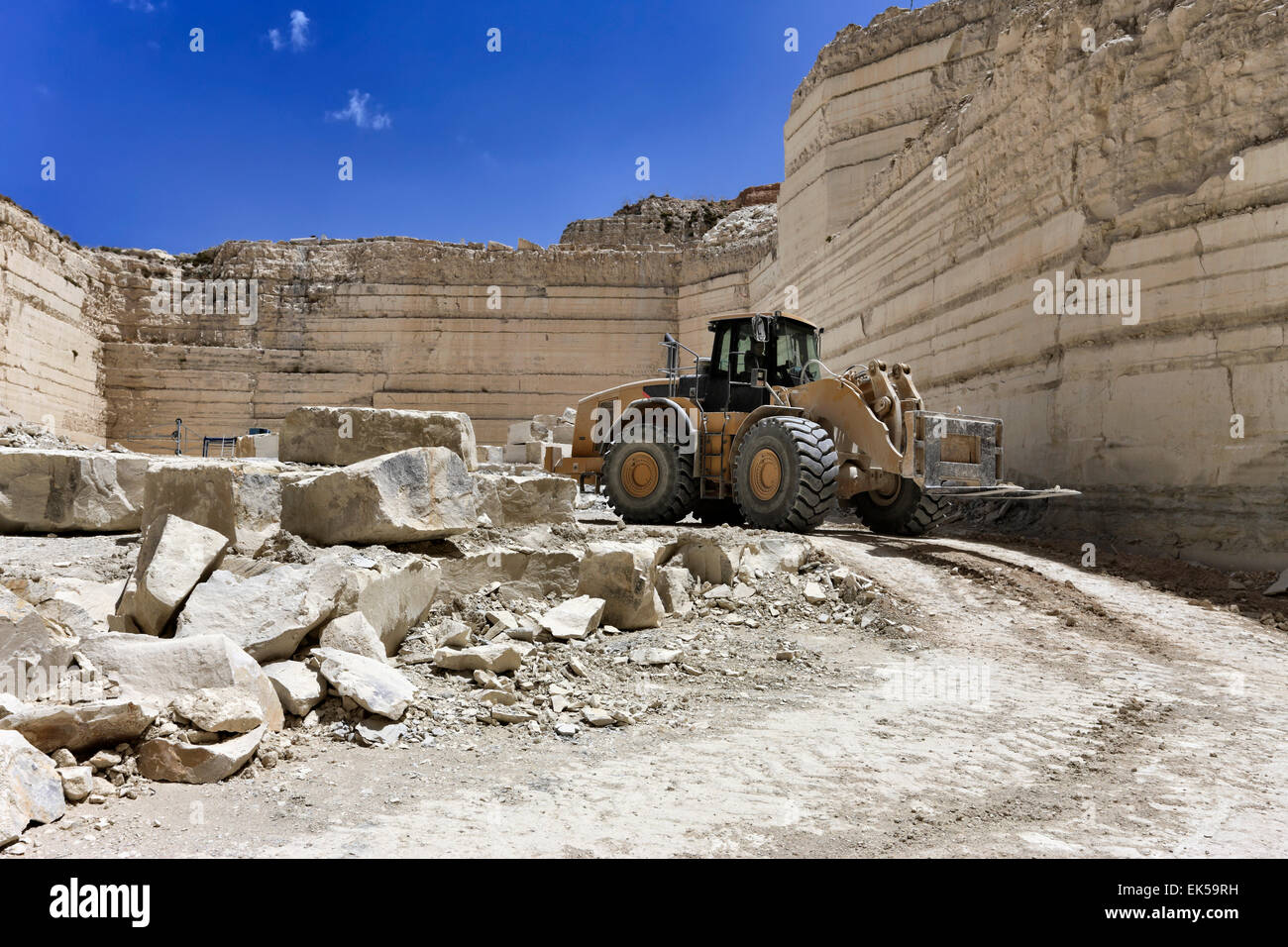 Italy, marble cutting factory, stone-pit - industrial Stock Photo - Alamy