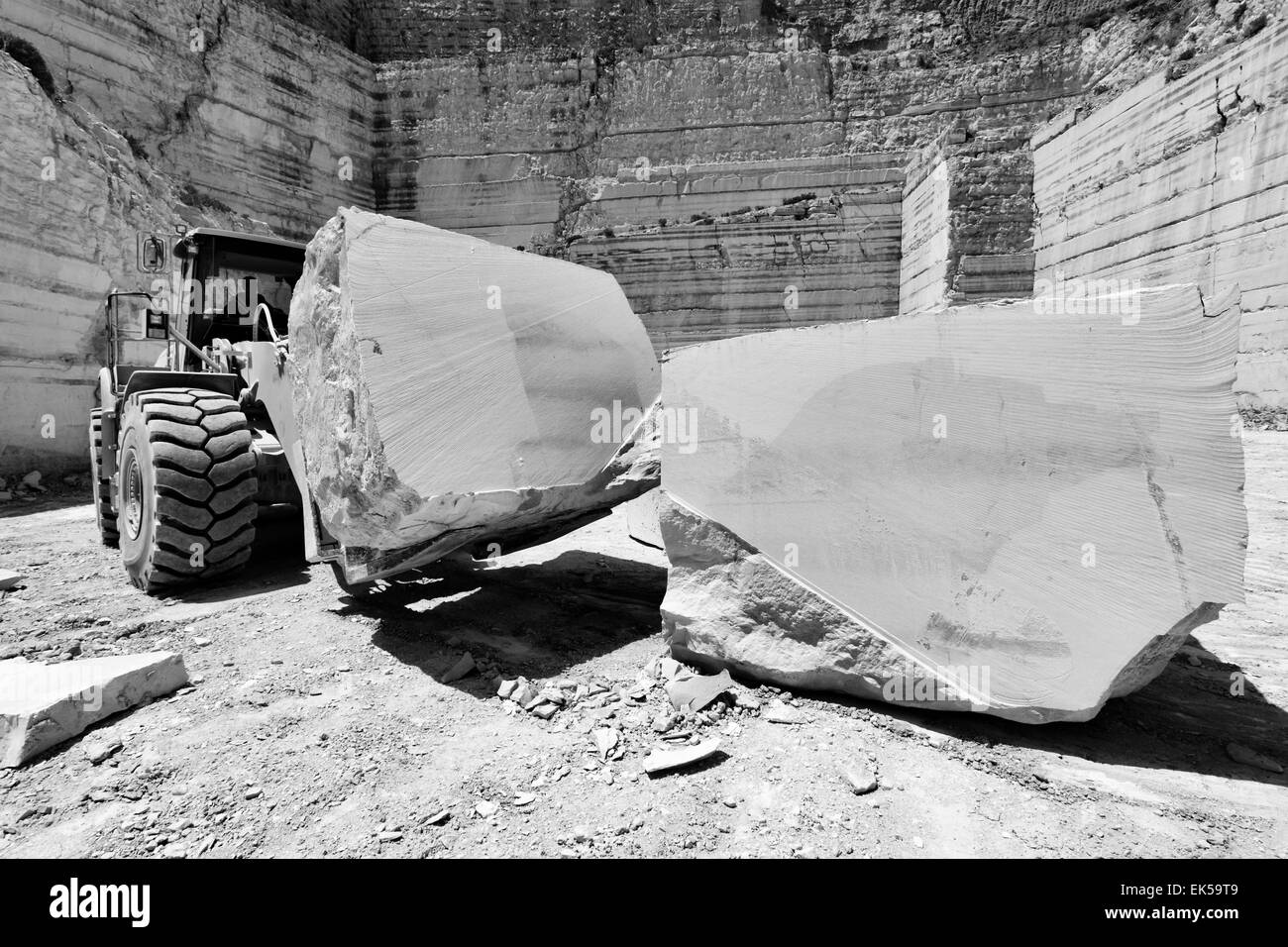 Italy, marble cutting factory, stone-pit - industrial Stock Photo - Alamy