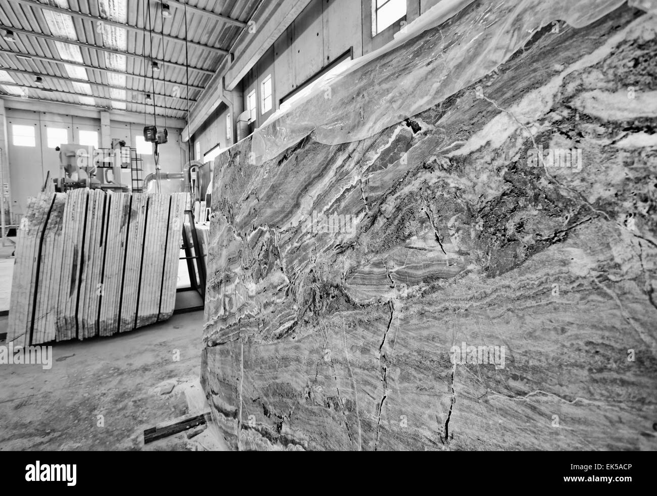 Italy, marble cutting factory - industrial Stock Photo - Alamy