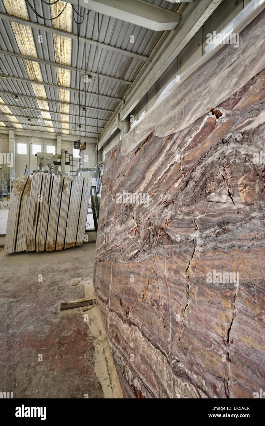 Italy, marble cutting factory - industrial Stock Photo - Alamy