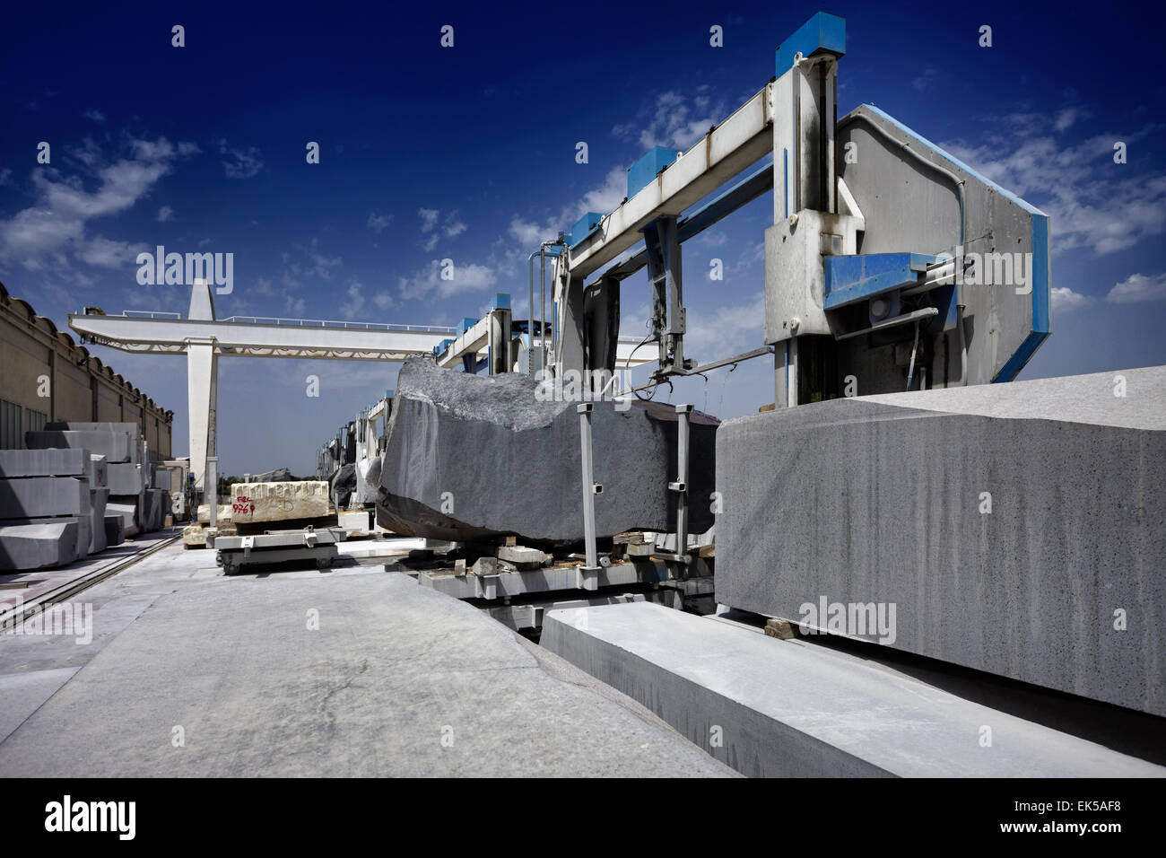 Italy marble cutting factory granite hi-res stock photography and ...