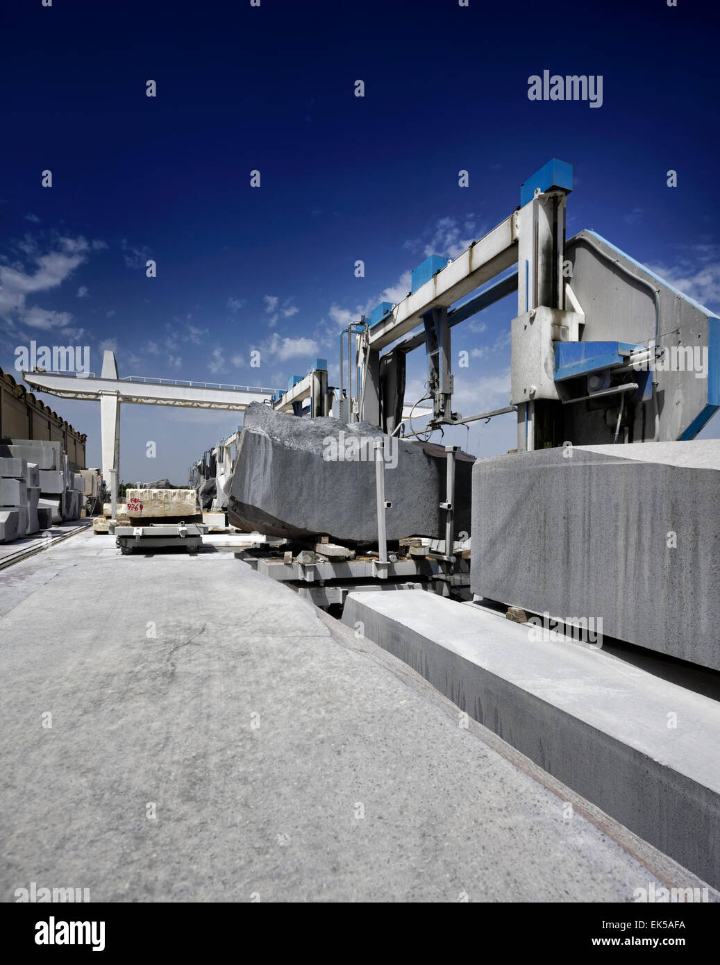 Italy marble cutting factory granite hi-res stock photography and ...