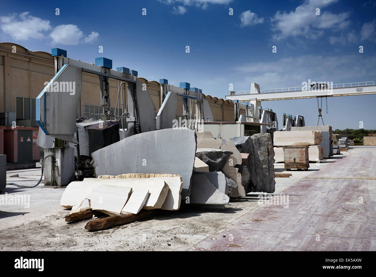 Italy, marble cutting factory - industrial Stock Photo - Alamy