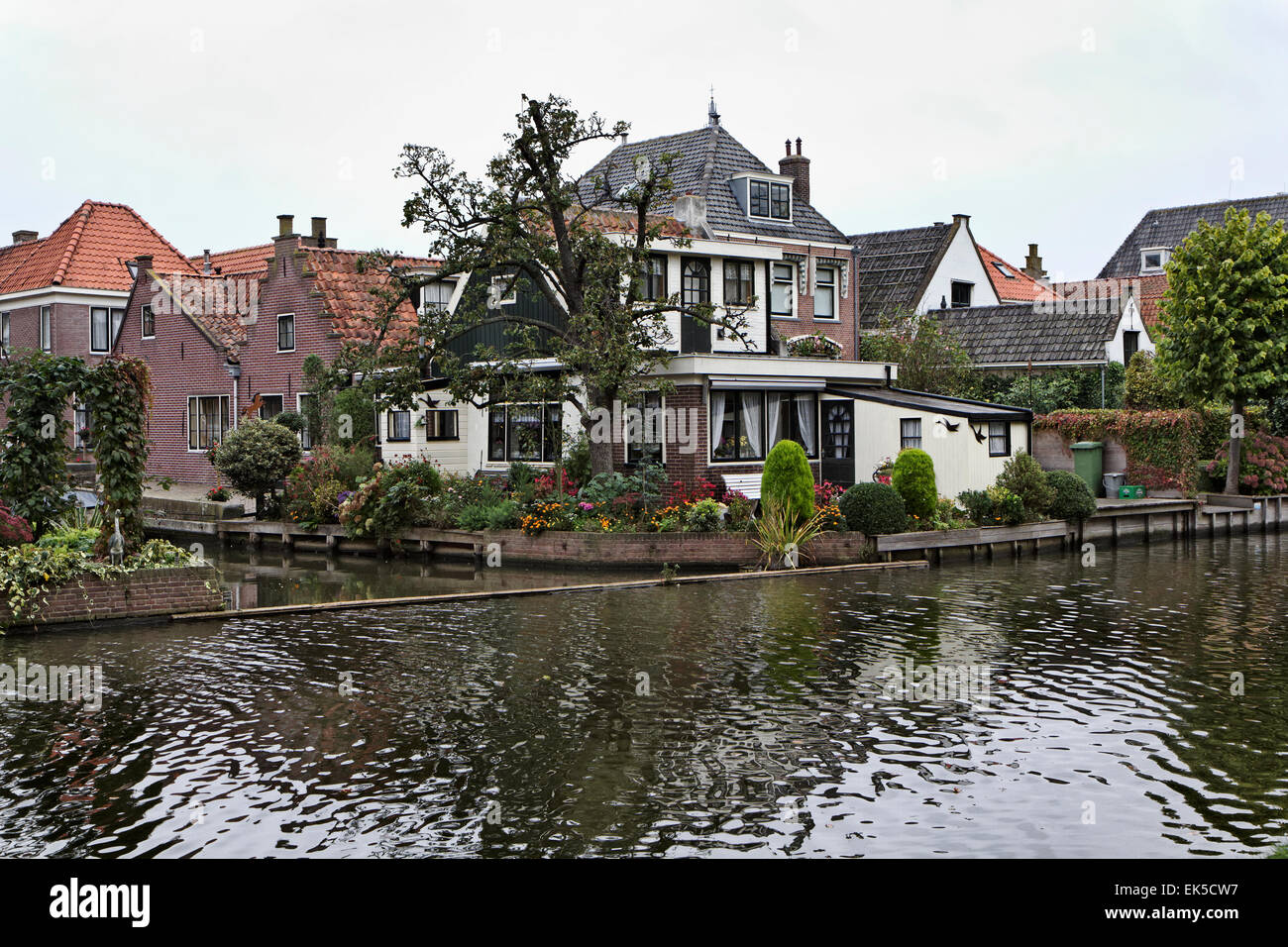 Holland, Volendam (Amsterdam), typical dutch stone houses and a water ...
