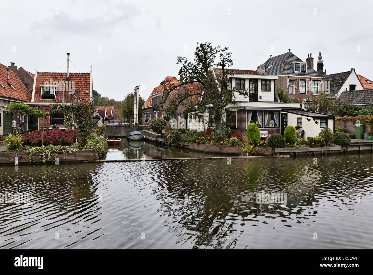 Holland, Volendam (Amsterdam), typical dutch stone houses and a water ...