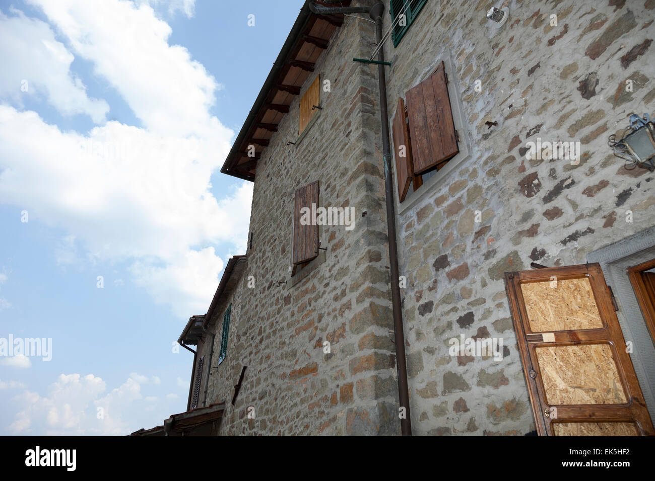 Ancient Tuscan stone house Stock Photo - Alamy