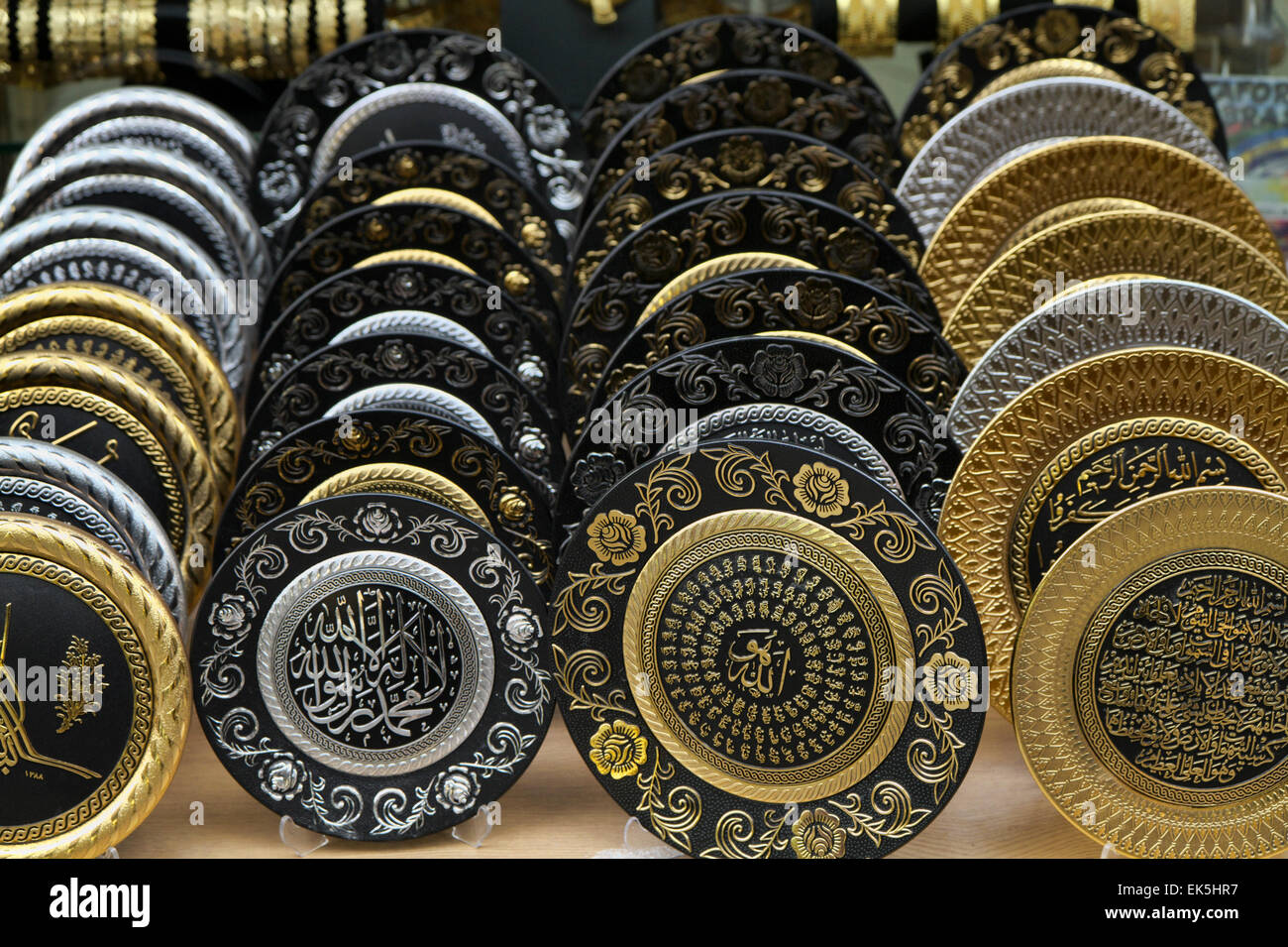 Gold plated plates hi-res stock photography and images - Alamy