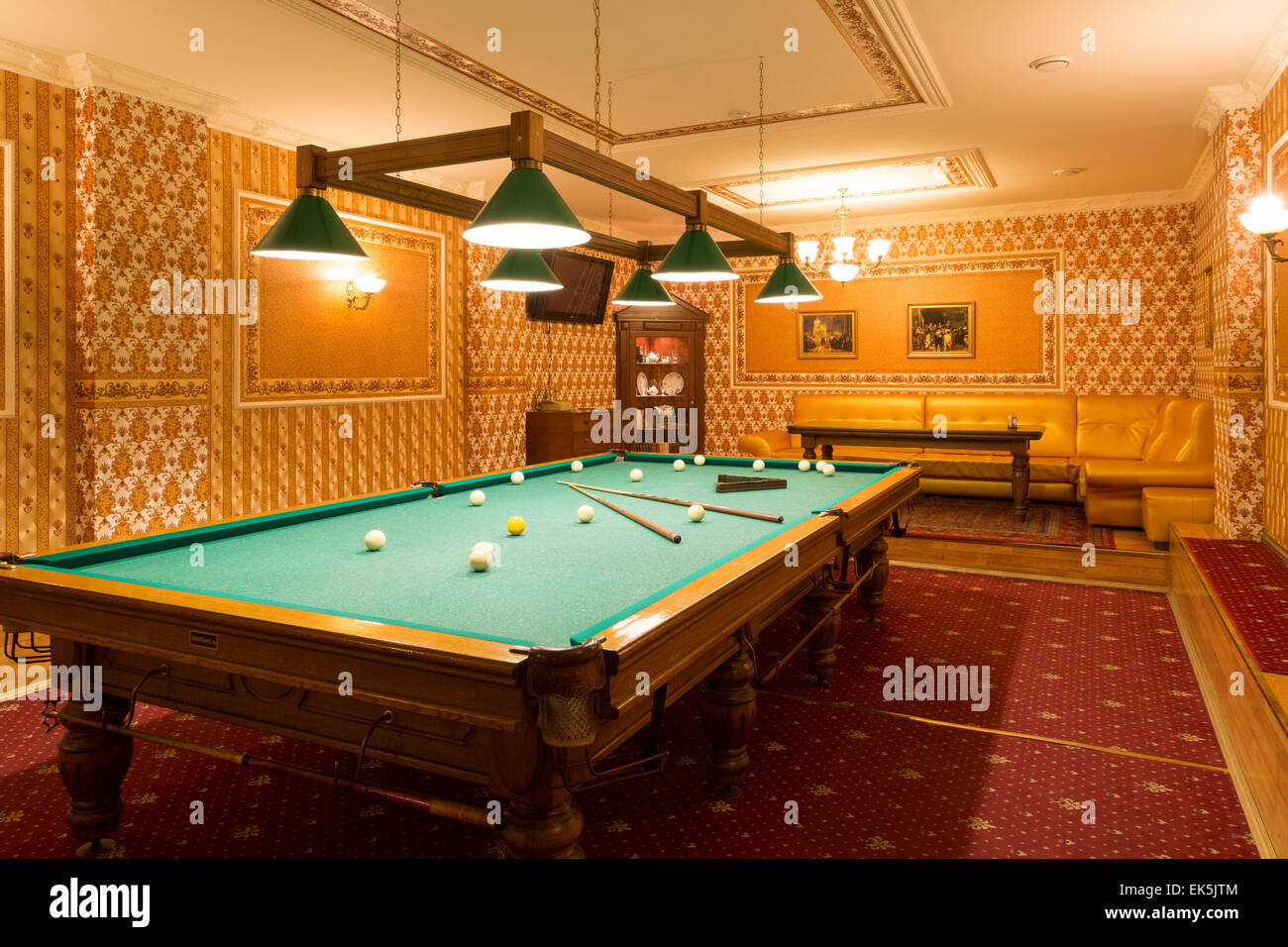 Pool table in games room hi-res stock photography and images - Alamy