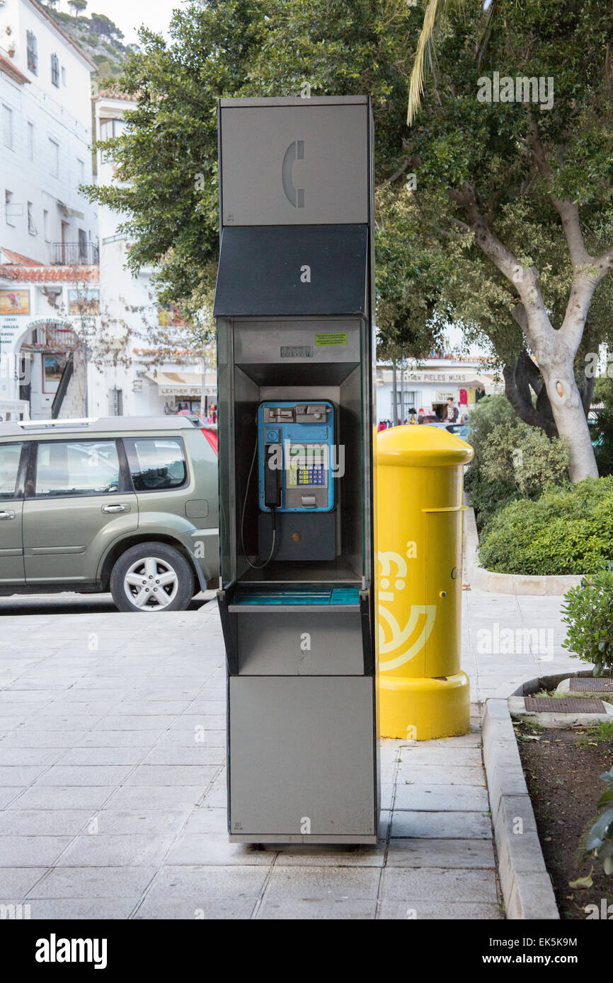 Telephone box kiosk spain hi-res stock photography and images - Alamy