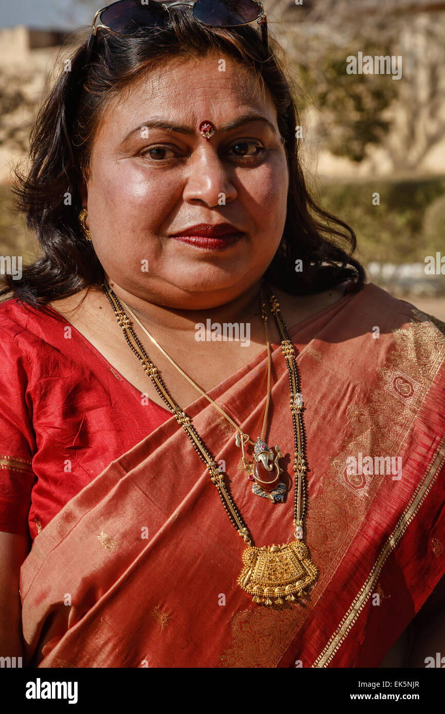 India, Rajasthan, Jaipur, indian woman with traditional dress and ...