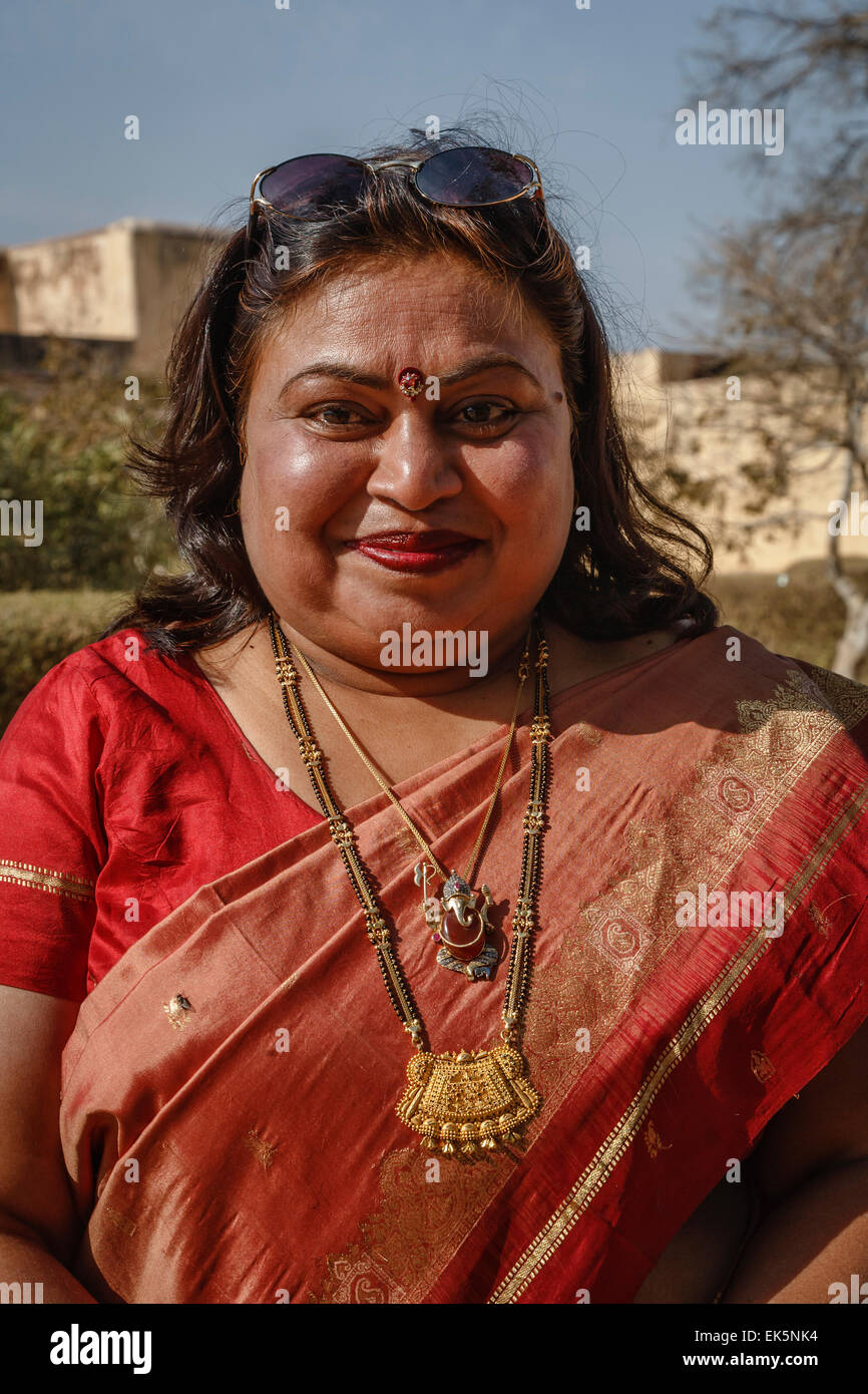 India, Rajasthan, Jaipur, indian woman with traditional dress and ...