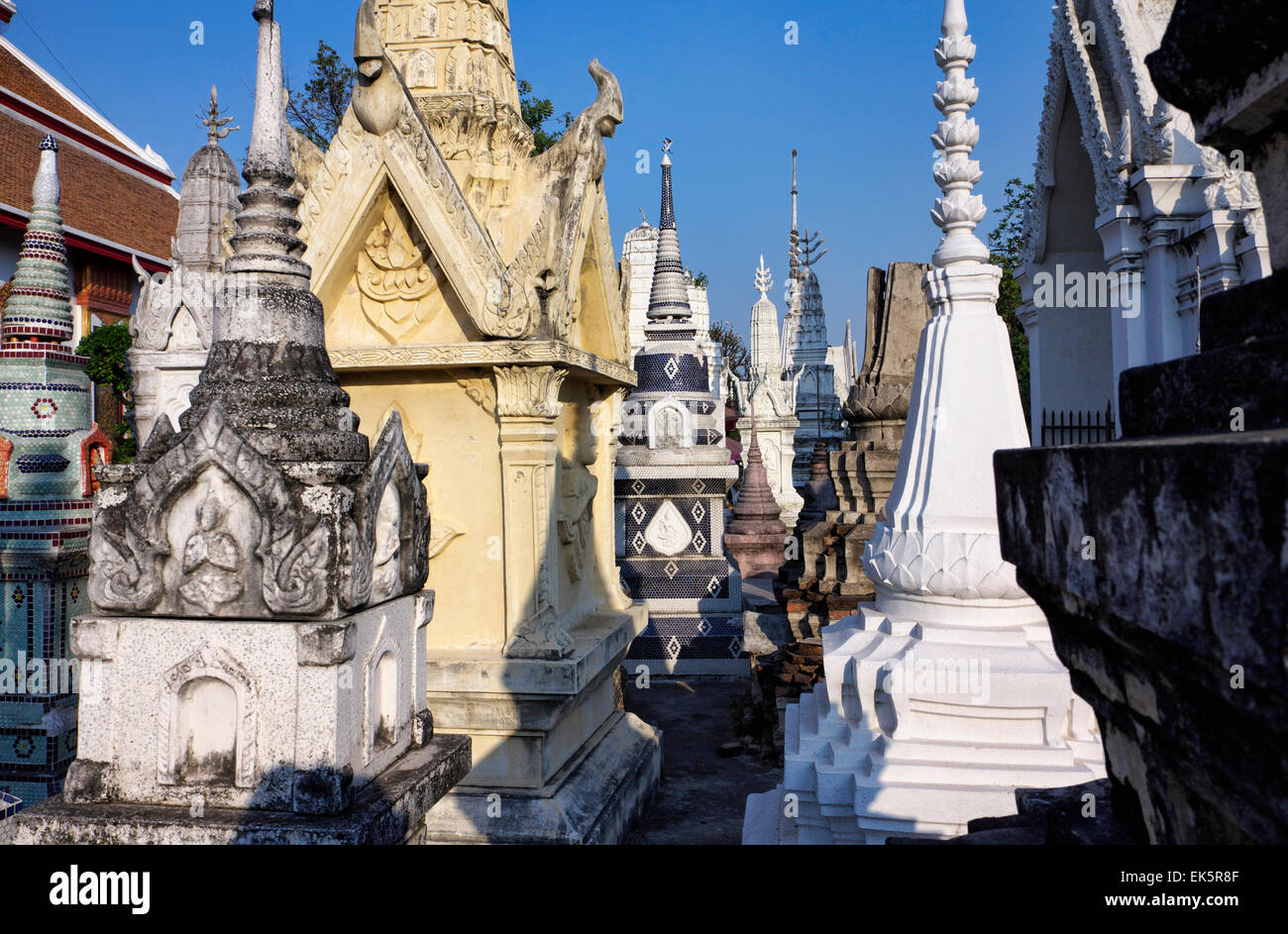 Thailand, Bangkok, Amarintharam Worawihan Temple, old buddhist cemetery ...
