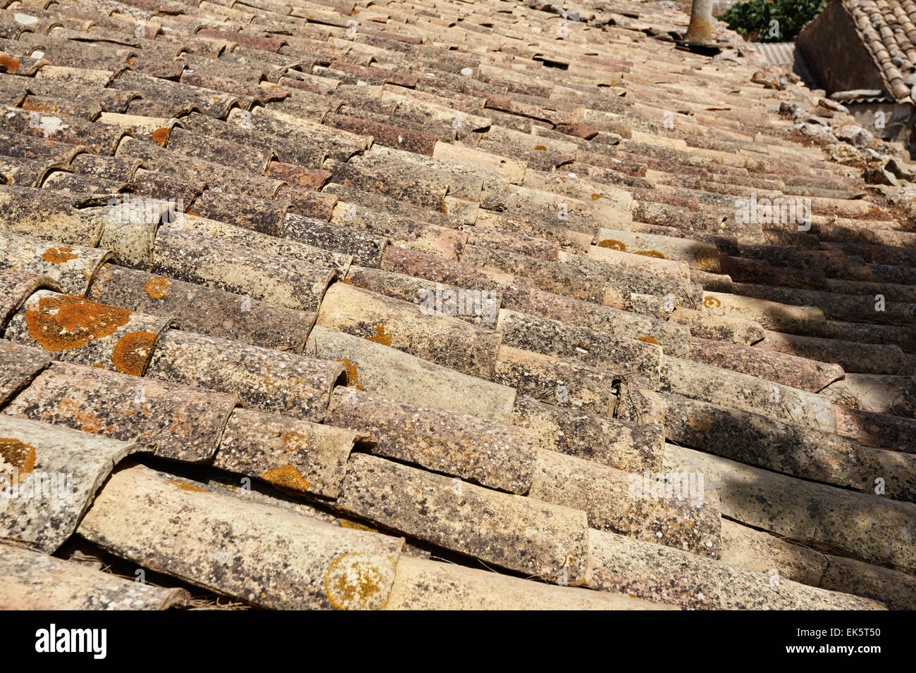 Italy, Sicily, countryside, old shingles on the roof of a stone house ...