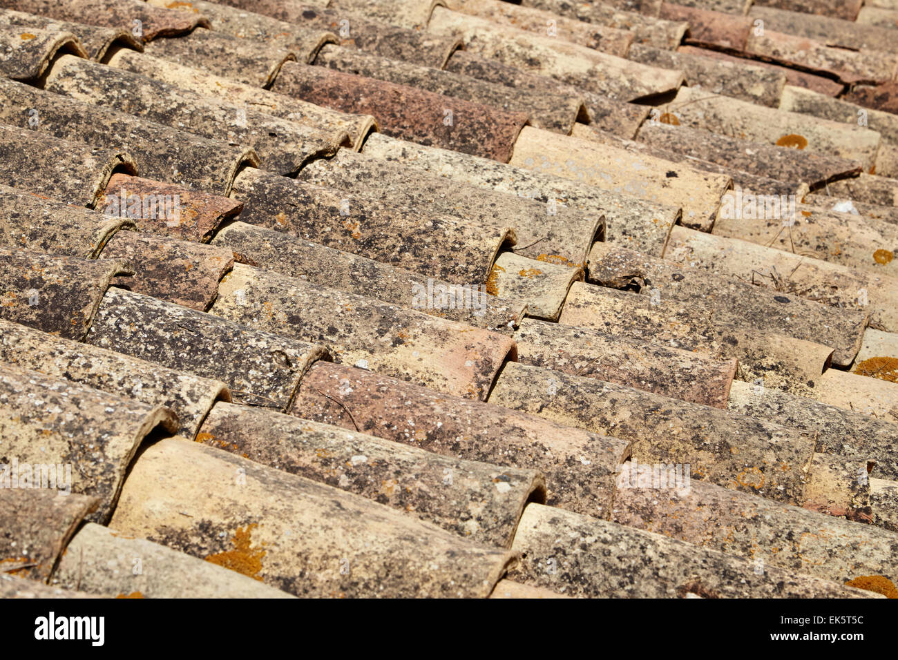 Italy, Sicily, countryside, old shingles on the roof of a stone house ...