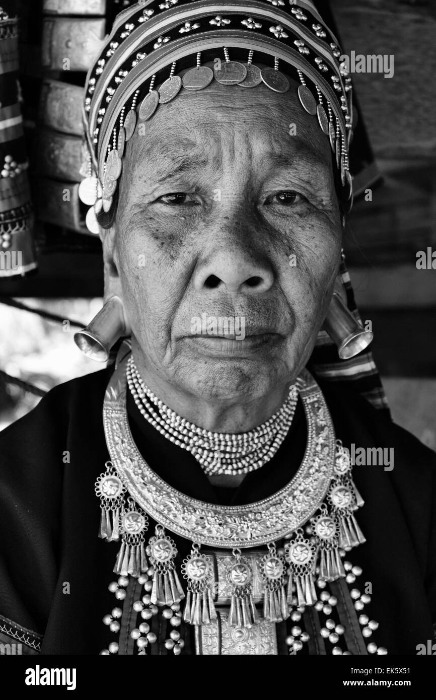 Thailand, Chiang Mai, Karen Long Neck hill tribe village (Kayan Lahwi ...