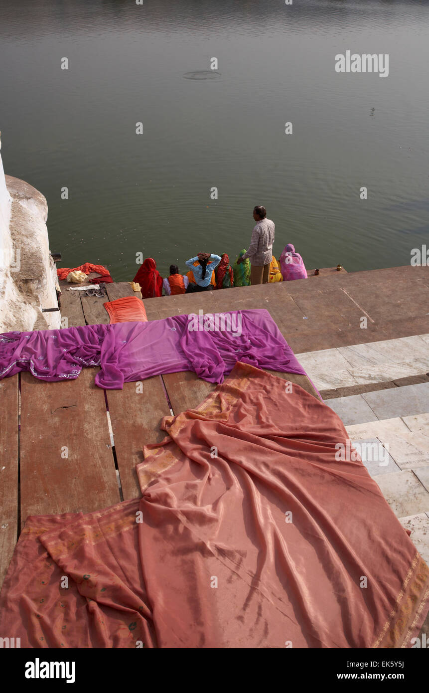 India, Rajasthan, Pushkar, indian pilgrims take a bath in the sacred ...