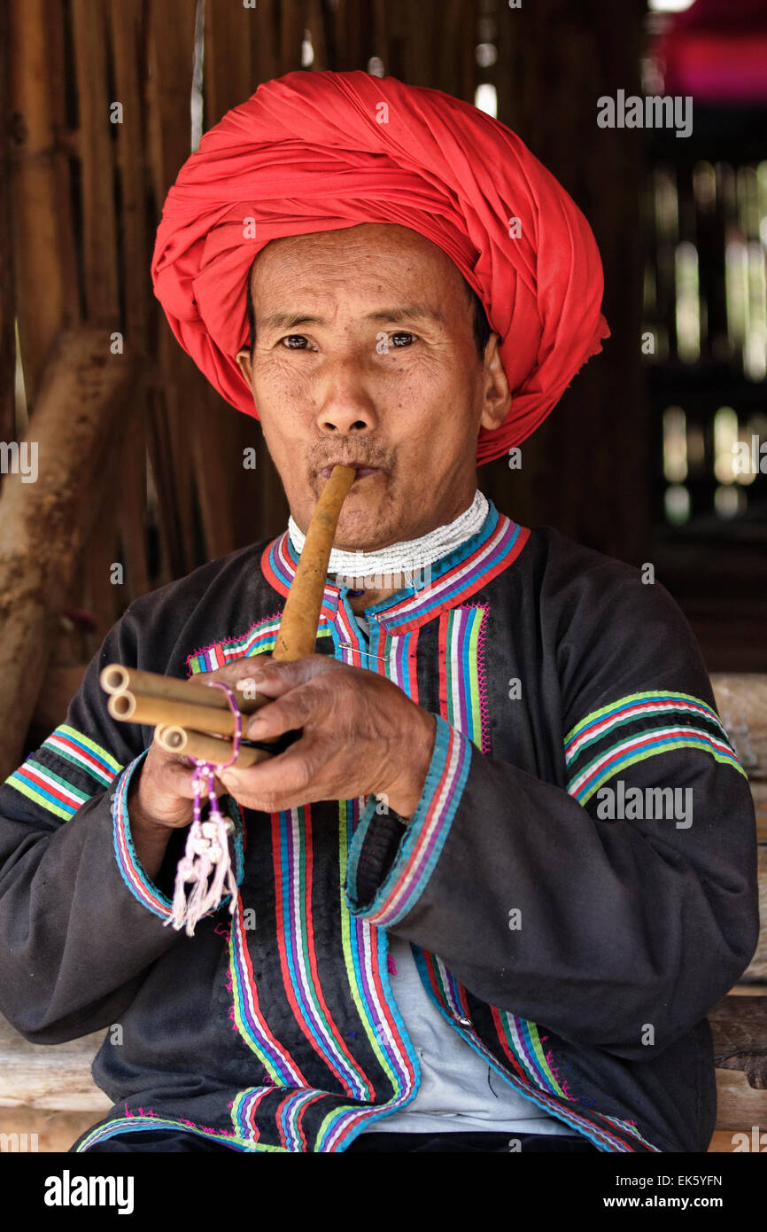 Thailand, Chiang Mai, Karen Long Neck hill tribe village (Kayan Lahwi ...