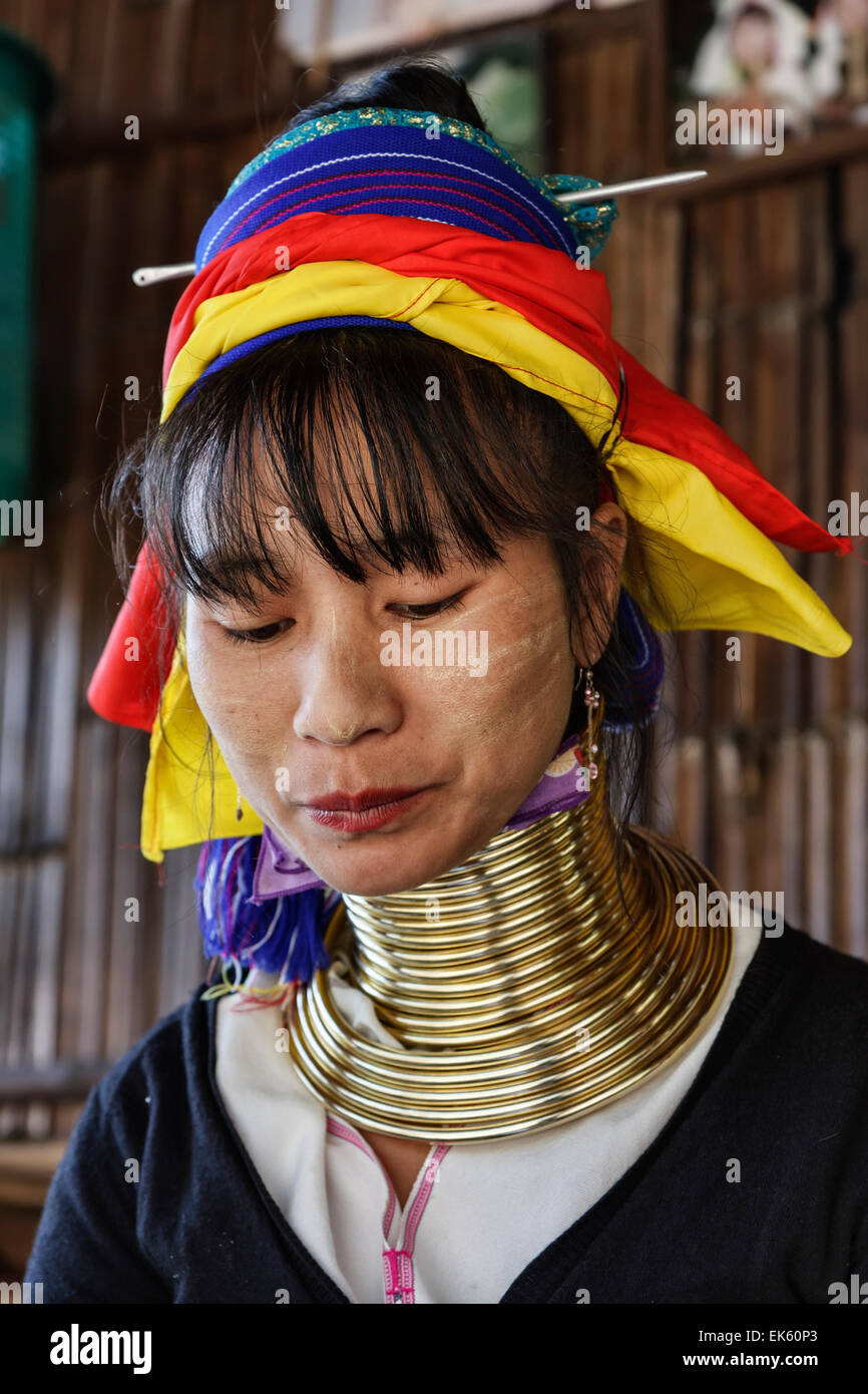 Thailand, Chang Mai, Karen Long Neck hill tribe village (Kayan Lahwi), Long Neck woman in ...