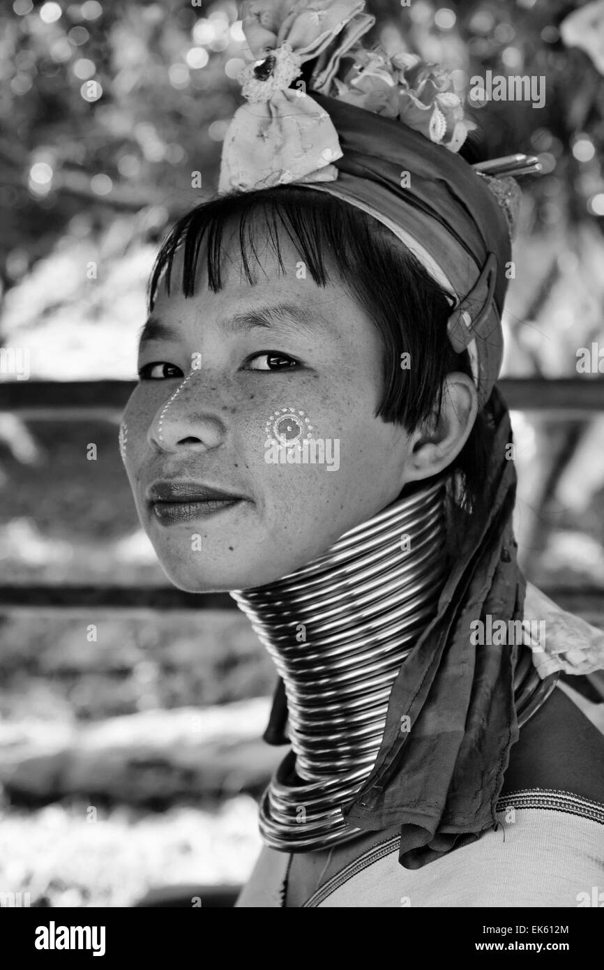 Thailand, Chang Mai, Karen Long Neck hill tribe village (Kayan Lahwi), Long Neck woman in ...