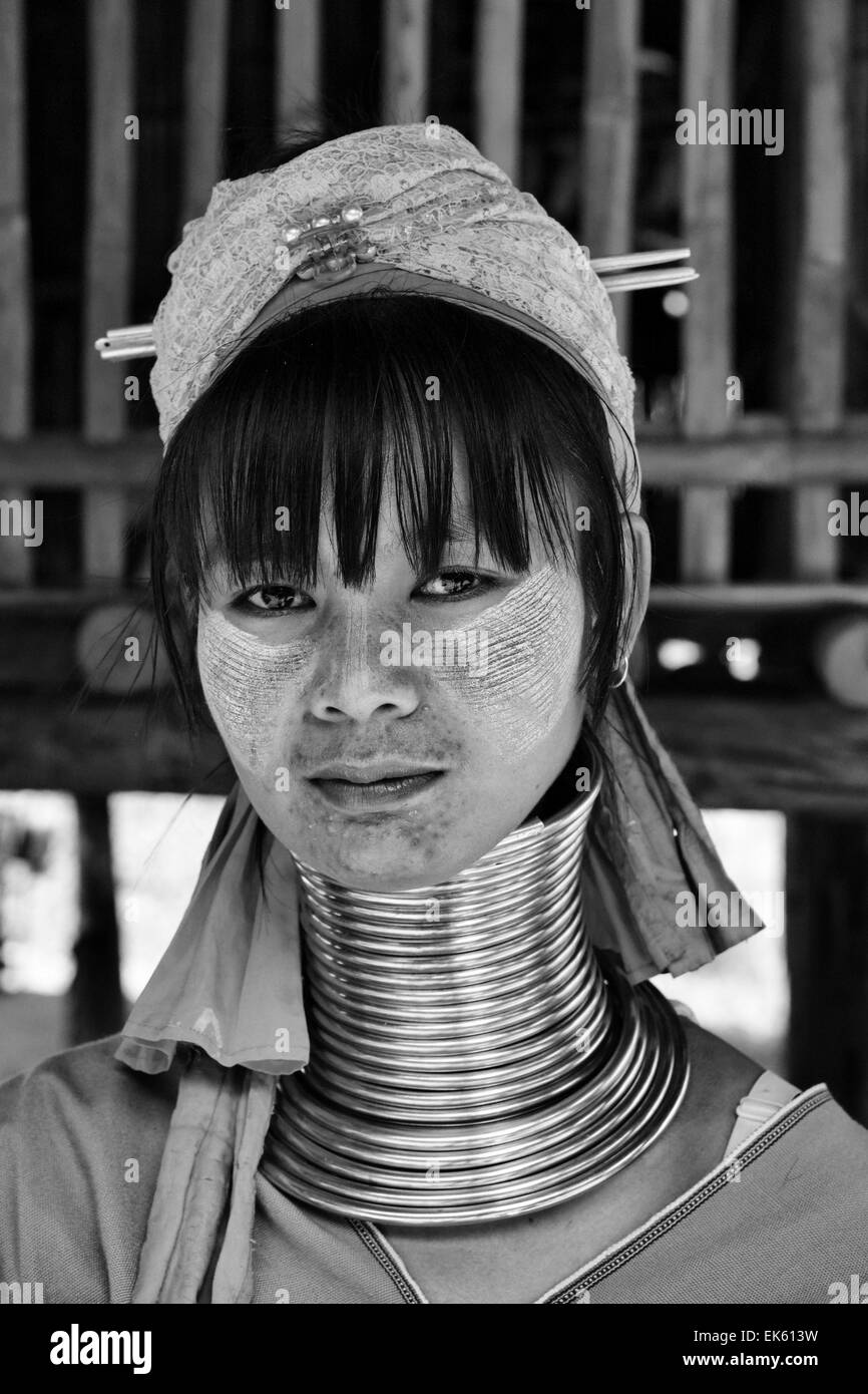 Thailand, Chang Mai, Karen Long Neck hill tribe village (Kayan Lahwi), Long Neck woman in ...