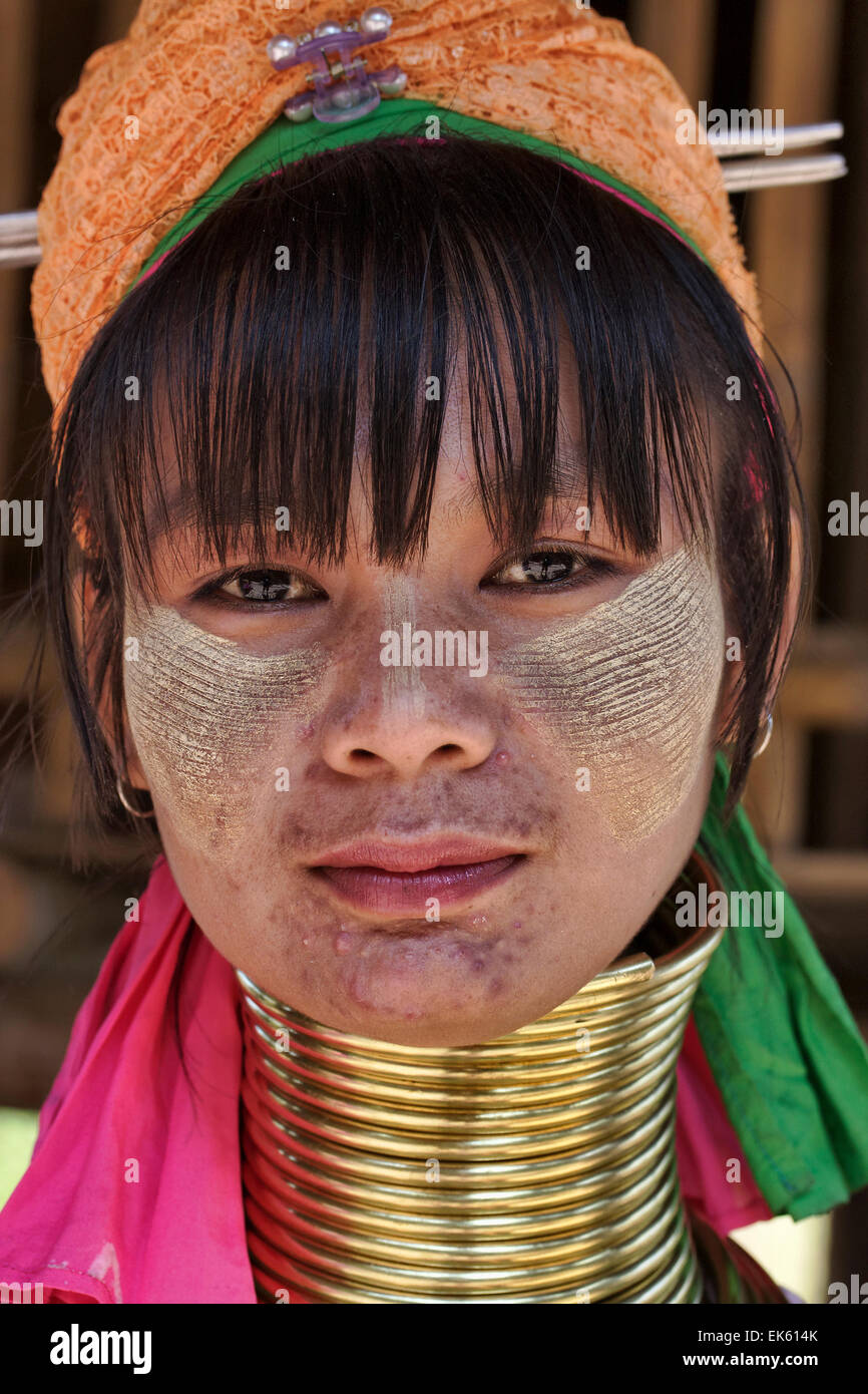 Thailand, Chang Mai, Karen Long Neck hill tribe village (Kayan Lahwi), Long Neck woman in ...