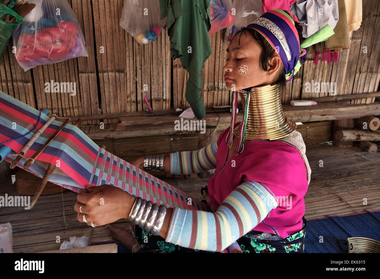 Thailand, Chiang Mai, Karen Long Neck hill tribe village (Kayan Lahwi ...