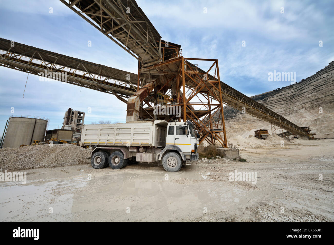 Sand loading tower hi-res stock photography and images - Alamy