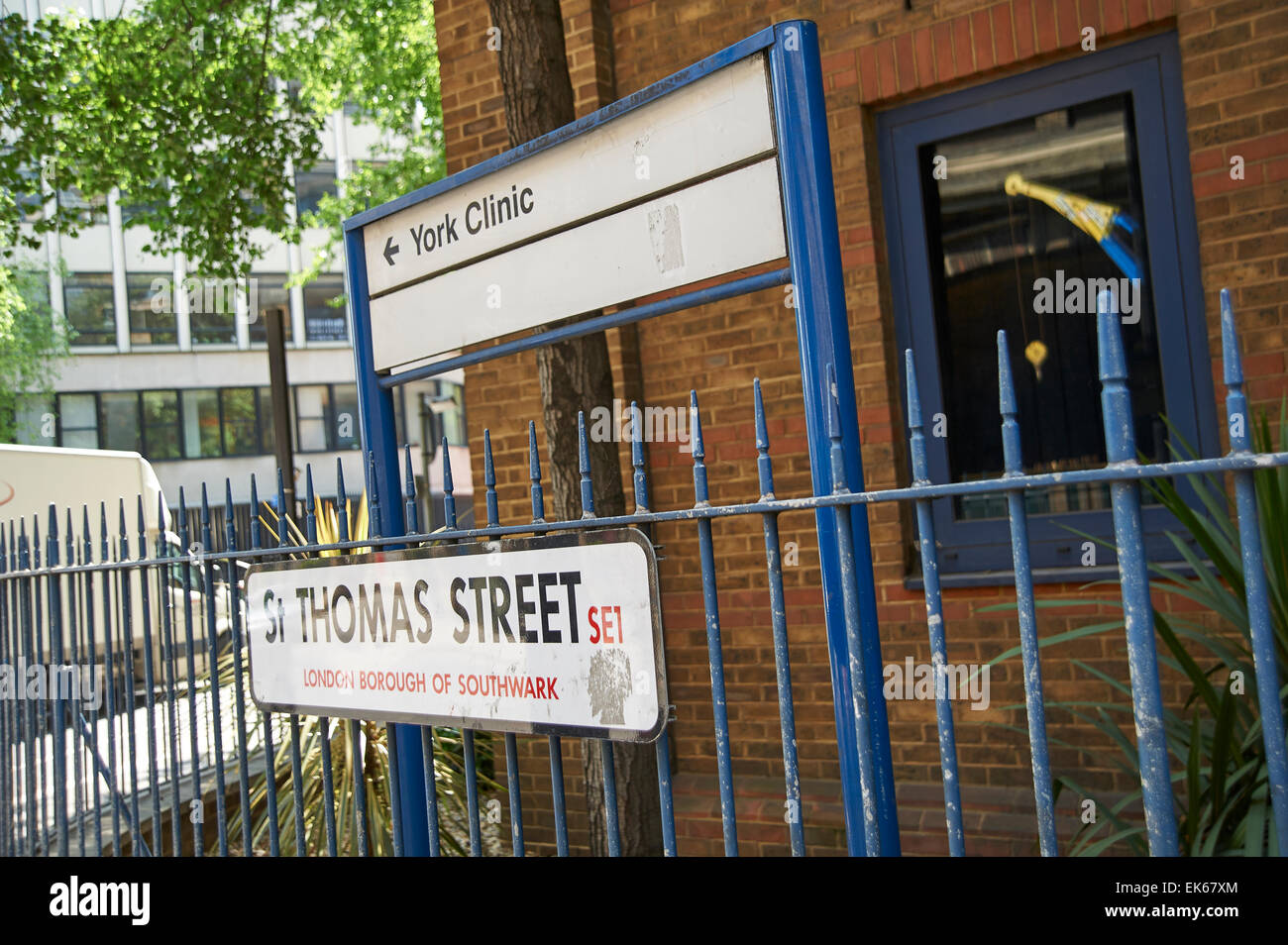 Hospital uk exterior local hi-res stock photography and images - Alamy