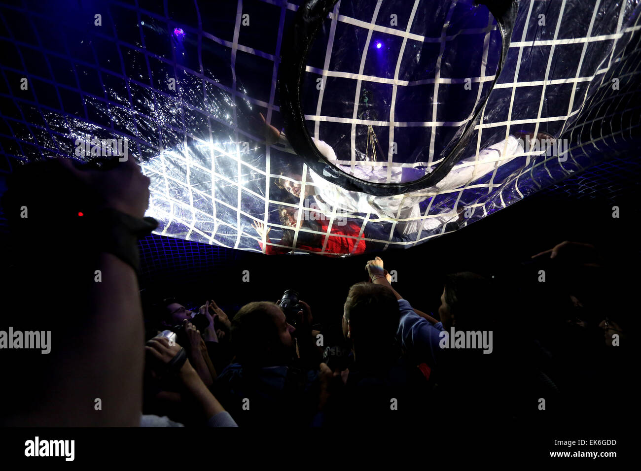 Sao Paulo, Brazil. 7th Apr, 2015. Members of the acrobatic theater ...