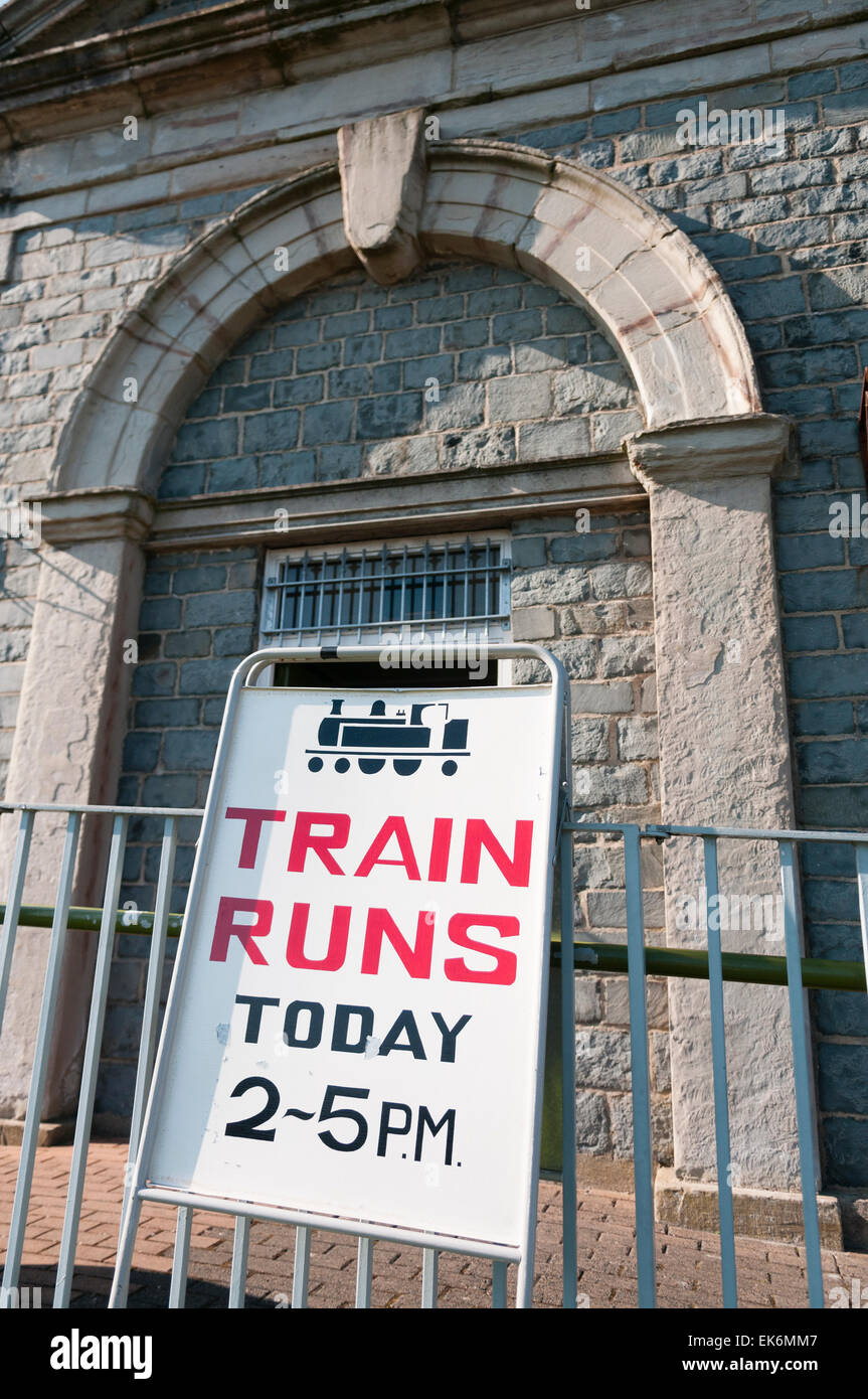 Train run sign hi-res stock photography and images - Alamy