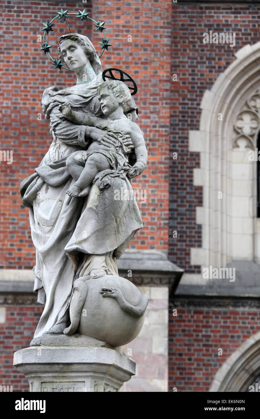 Madonna and Child Statue in Wroclaw Cathedral Square Stock Photo - Alamy