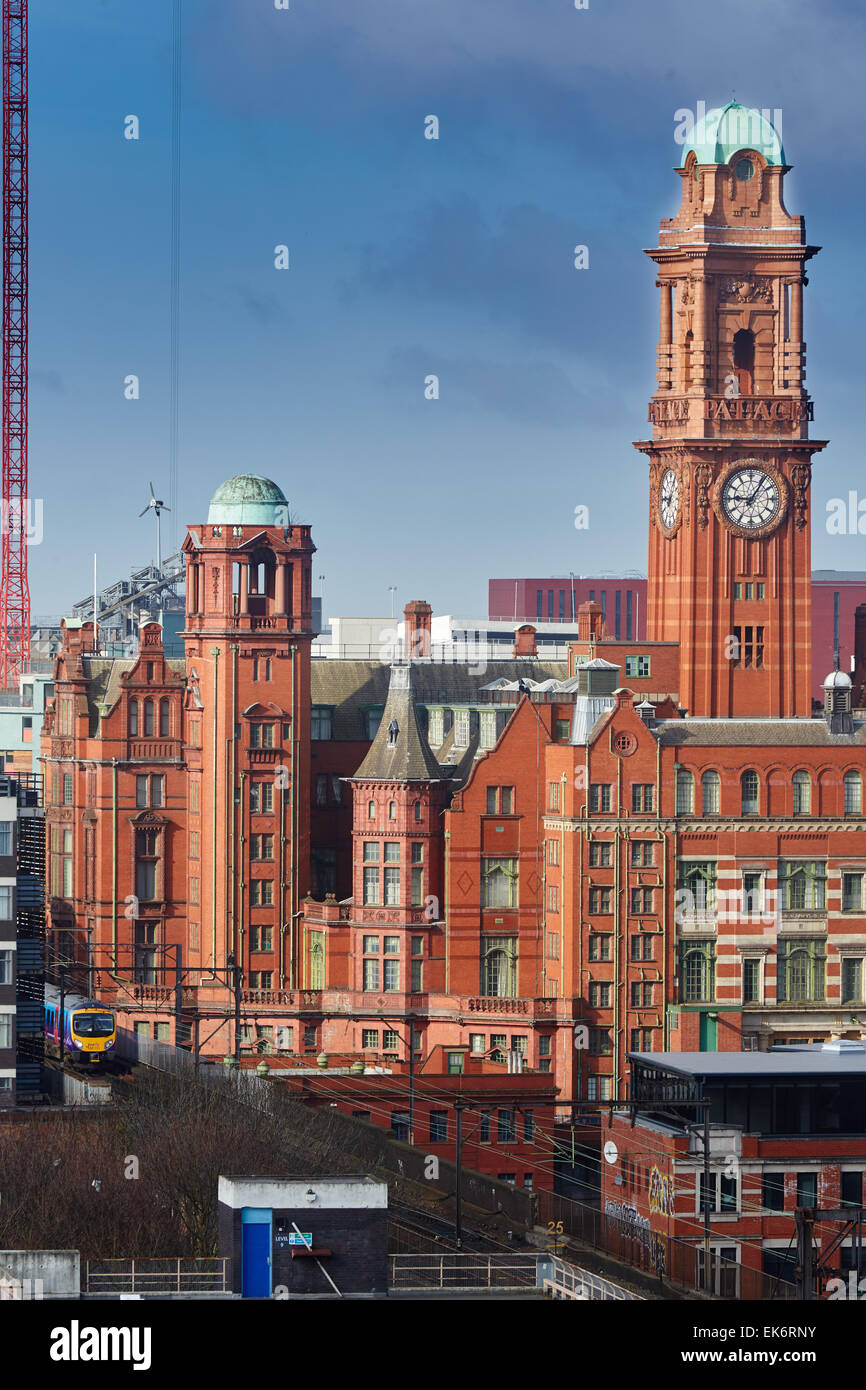 Refuge building hi-res stock photography and images - Alamy