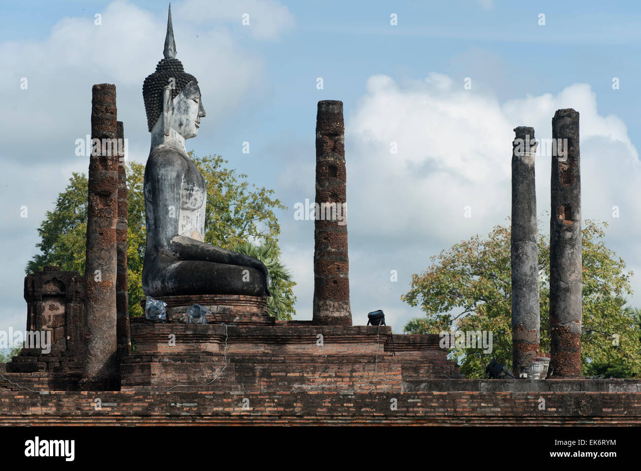 Buddha statue at Sukhothai historical park Stock Photo - Alamy
