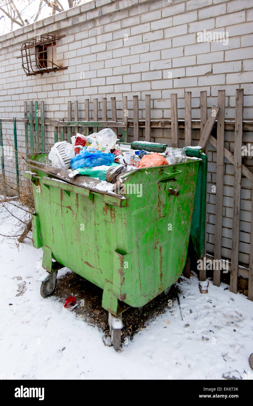 Dumpster trash garbage refuse hi-res stock photography and images - Alamy