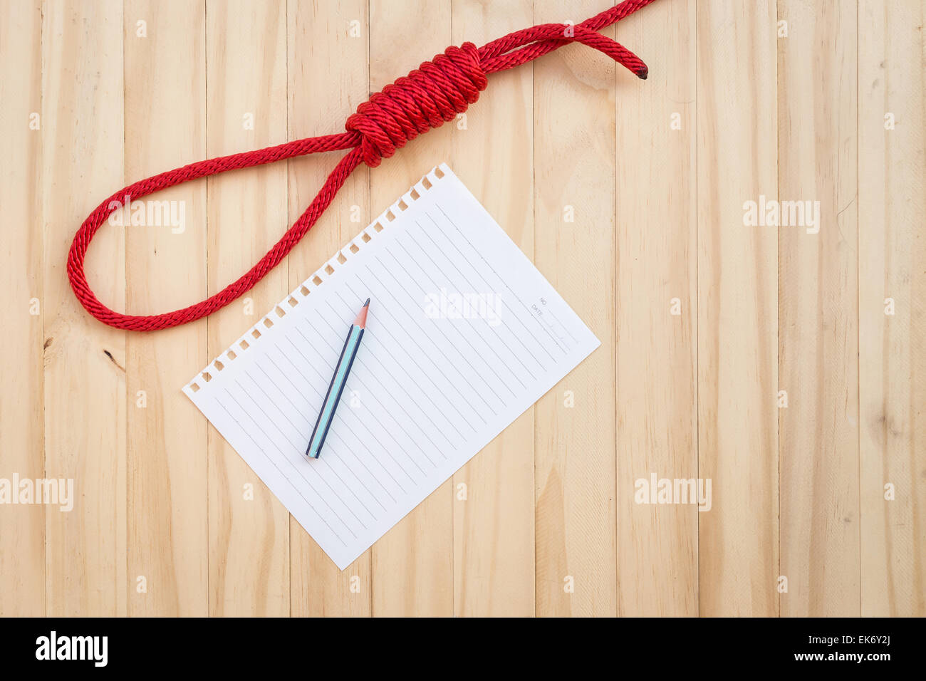 Rope with knotted and paper note on wooden background Stock Photo - Alamy