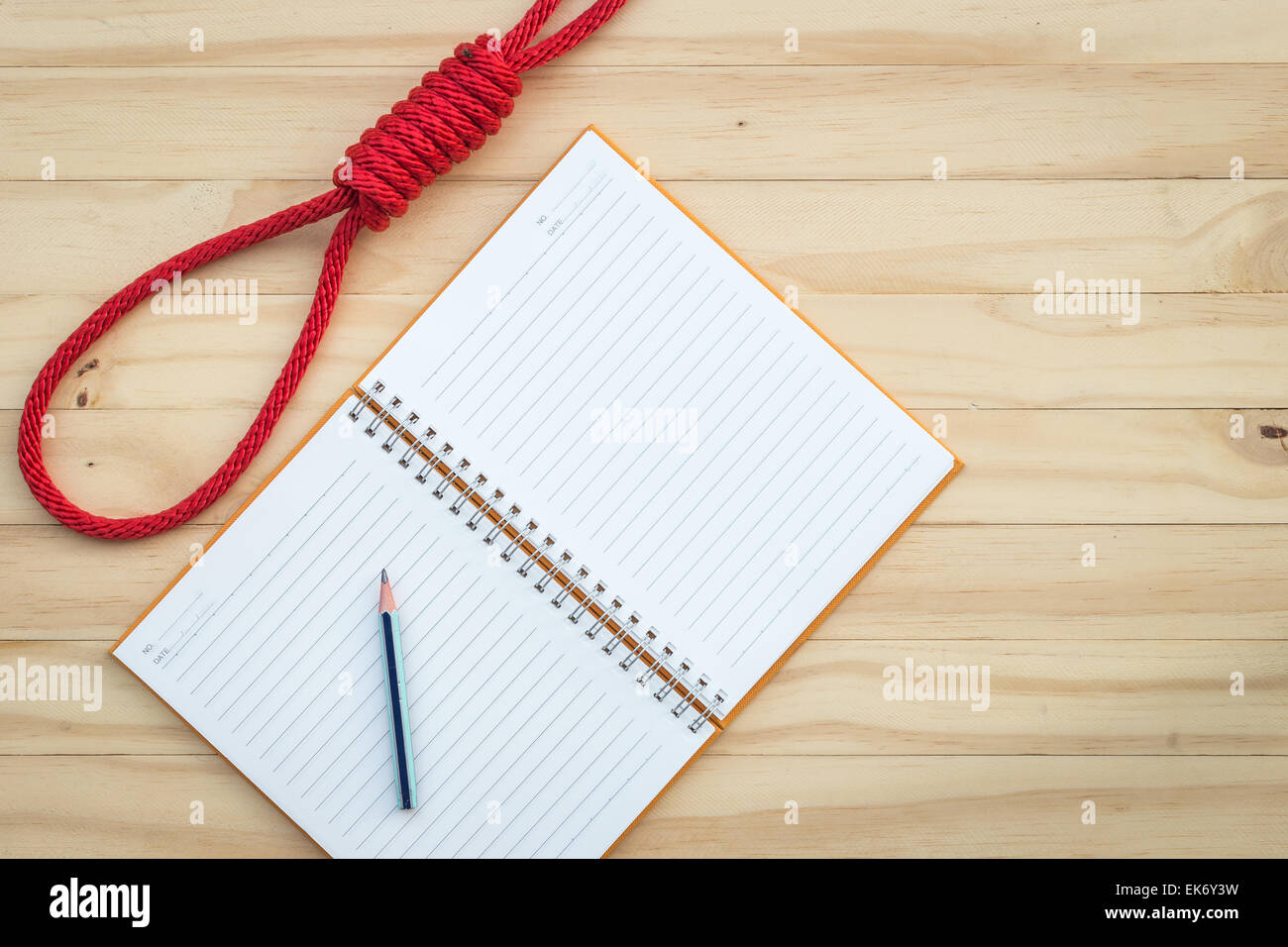 Rope with knotted and paper note on wooden background Stock Photo - Alamy