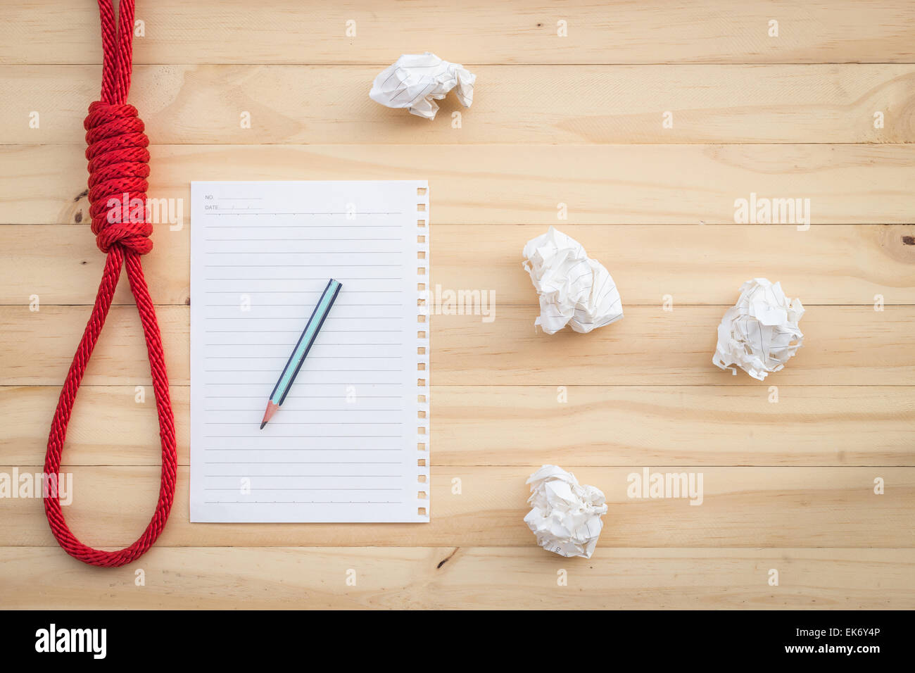 Rope with knotted and paper note on wooden background Stock Photo - Alamy
