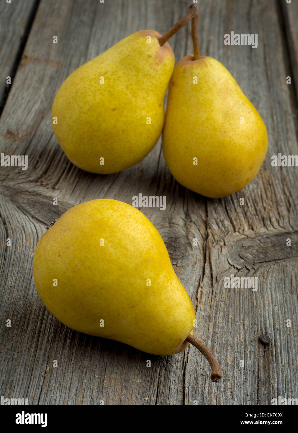 Sliced fresh pears autumn hi-res stock photography and images - Alamy