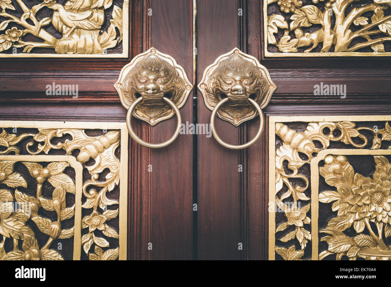 Close up traditional Chinese style wooden door Stock Photo - Alamy