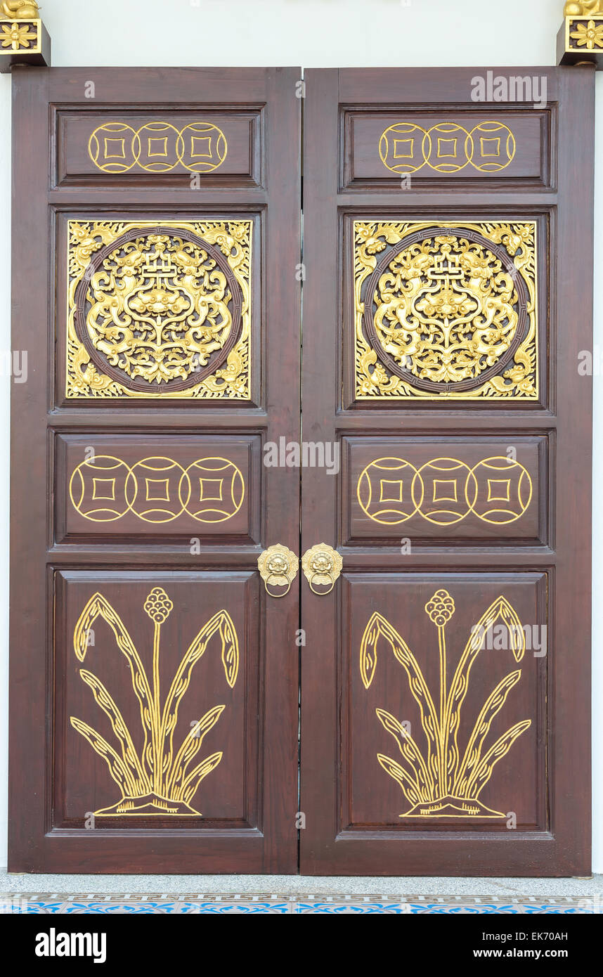 Traditional chinese door design door hi-res stock photography and ...