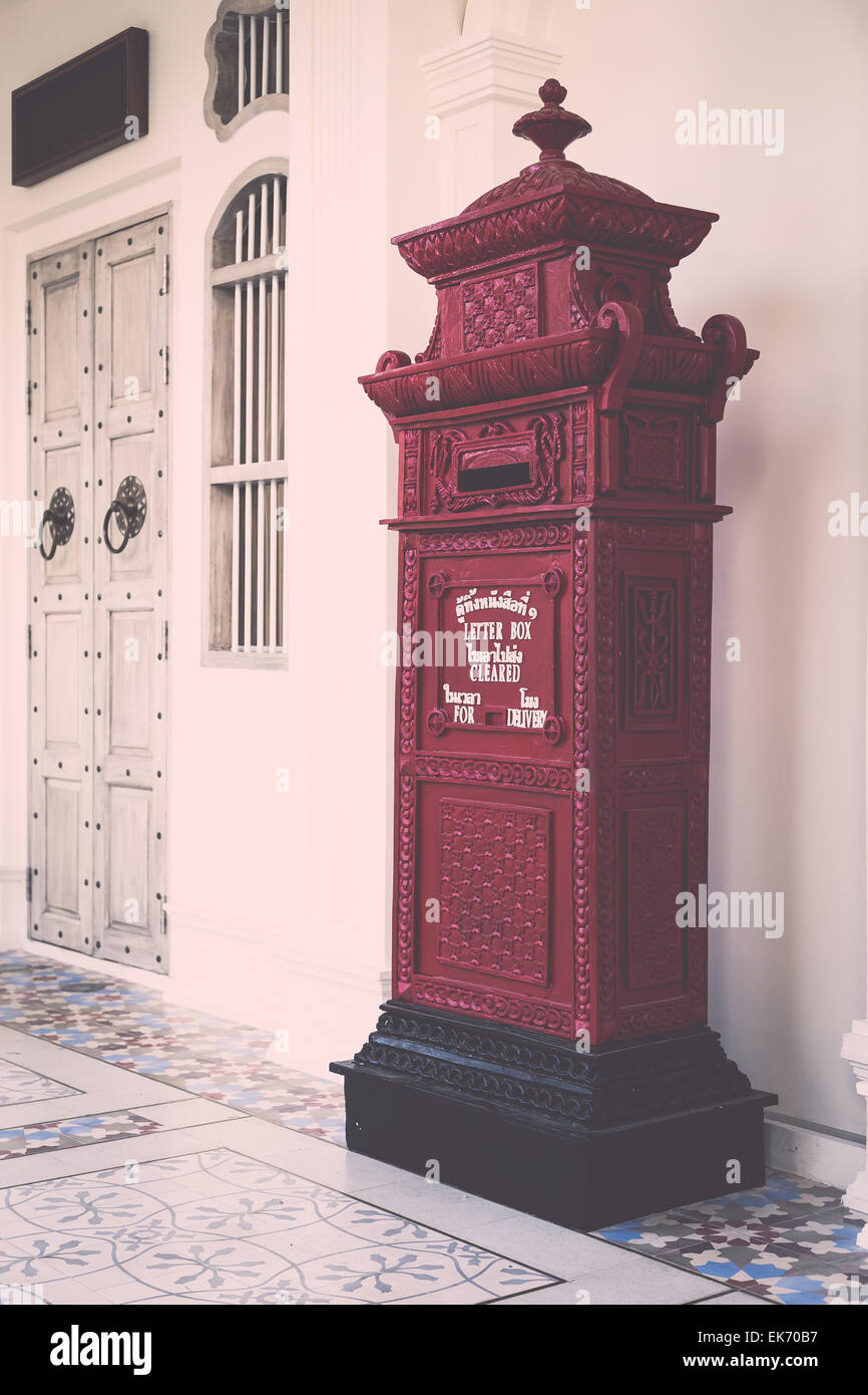 Red vintage post box Stock Photo - Alamy